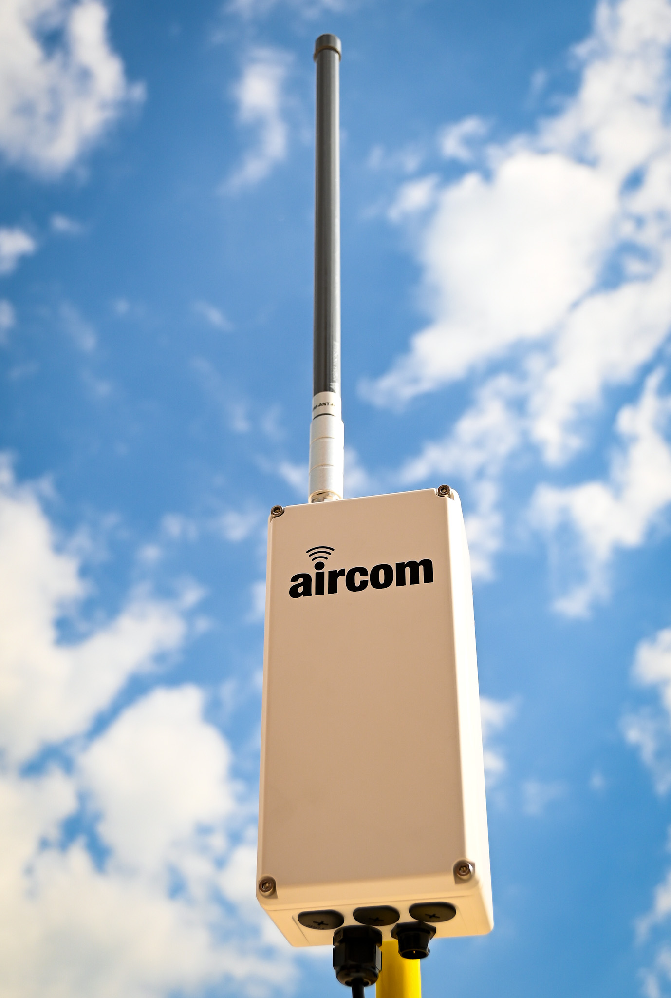 Aircom LoRaWAN Gateway: Versatile IIoT Connectivity Solution | YZ Systems